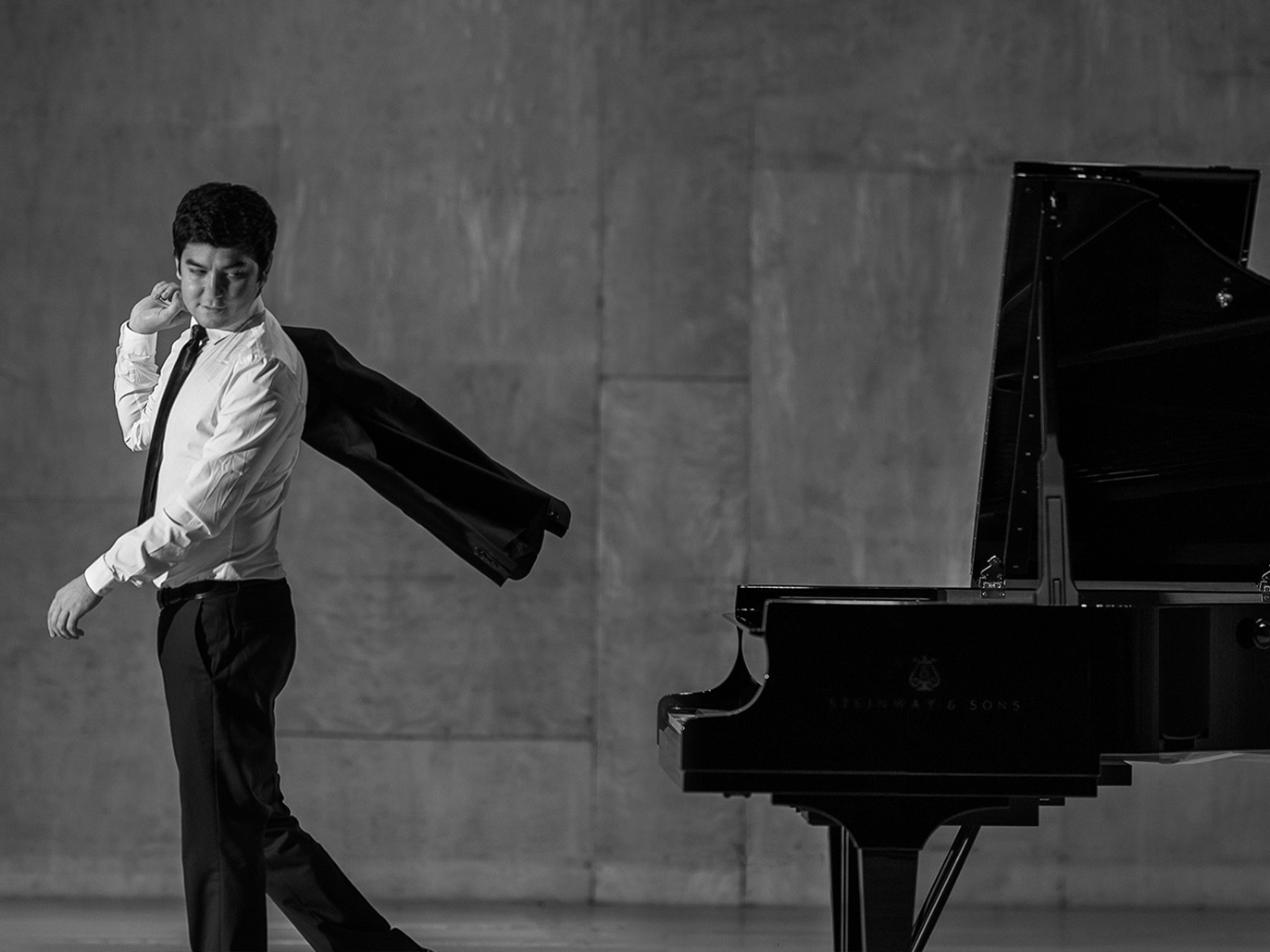 Andris Poga conducts Boulanger, Rachmaninov, and Shostakovich — With ...